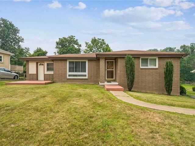 107 Long Dr, Irwin, PA 15642