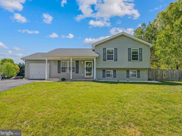 107 Longwood Dr, Bunker Hill, WV 25413