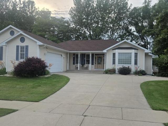 107 Lazy Lake Dr, Fall River, WI 53932