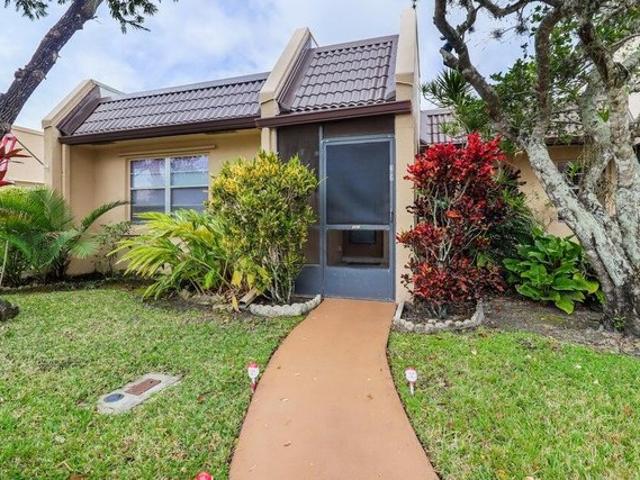 107 Lake Terry Dr, West Palm Beach, FL 33411