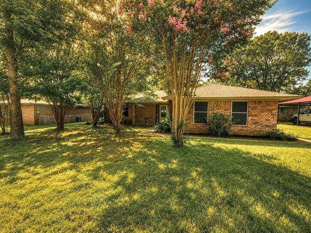 107 Lake Dr, Palestine, TX 75803