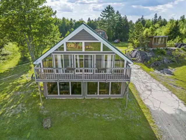 107 LAKEVIEW DR, ERROL, NH 03579 Single Family Residence For S.