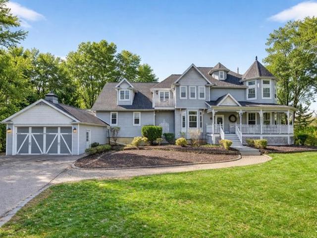 107 Lamine Ln, Combined Locks, WI 54113