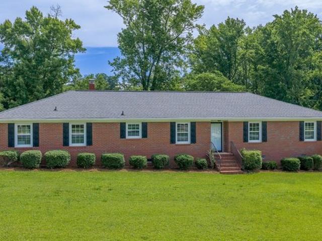 107 Lemon Tree Trl, Laurens, SC 29360