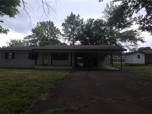 107 Mountain St, Danville, AR 72833