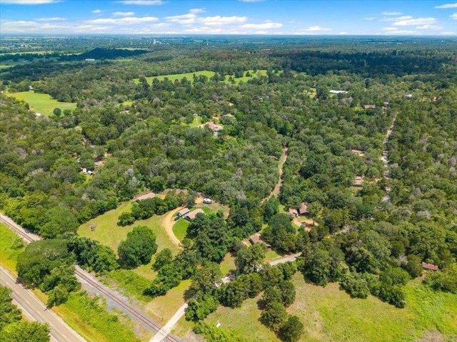 107 Mountain Valley Dr, Smithville, TX 78957