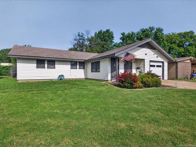 107 Mockingbird Ln, Bartlesville, OK 74003