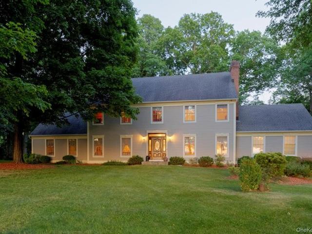 107 Moffat Rd, Washingtonville, NY 10992