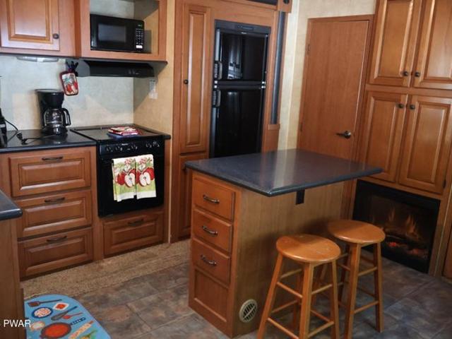 107 Mohican Dr, Shohola, PA 18458