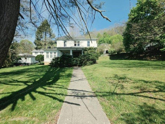107 Main St, Mount Hope, WV 25880