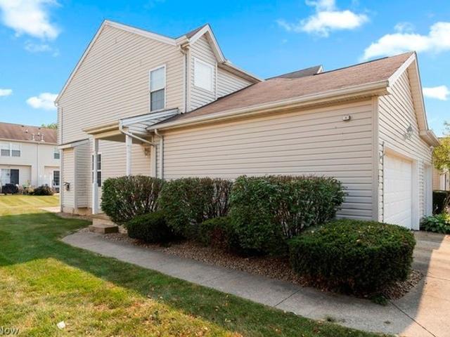 107 Meander Ln, Elyria, OH 44035