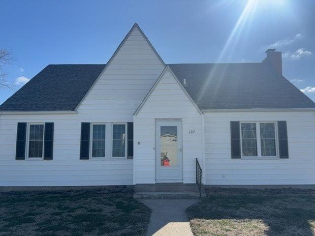 107 N 3rd St, Irvington, IL 62848