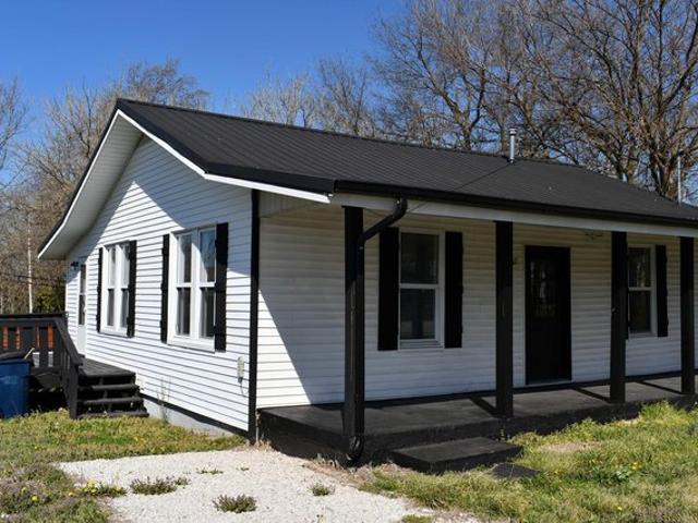 107 N Walnut St, Buffalo, MO 65622