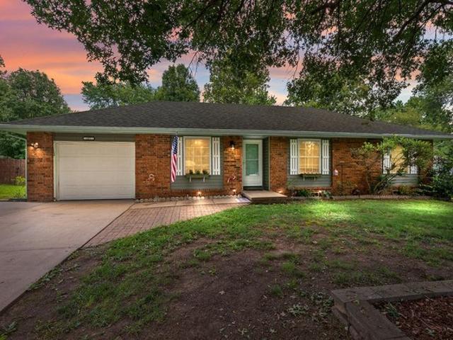 107 N Drenda Ave, Republic, MO 65738
