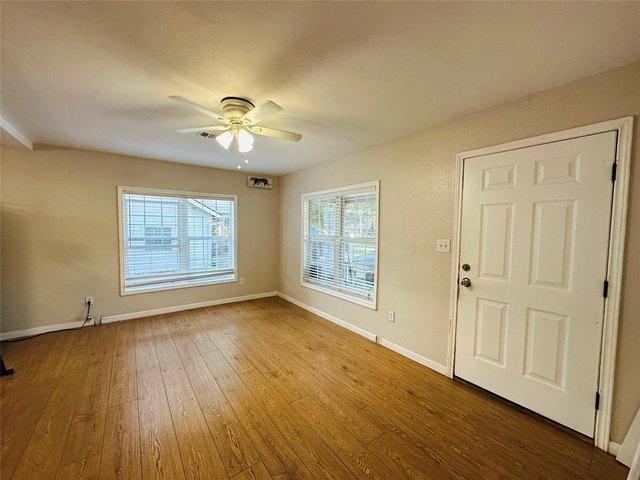107 N Dwight Ave, Dallas, TX 75211