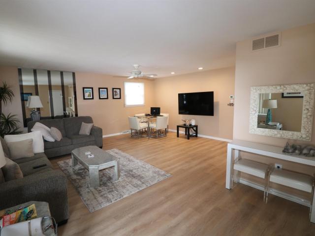 107 N Fredericksburg Ave