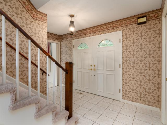107 N Lark Lane
