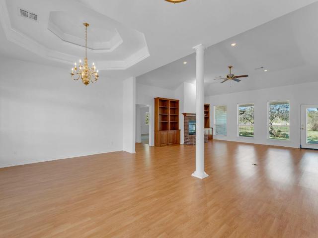 107 N Oak Vista Dr