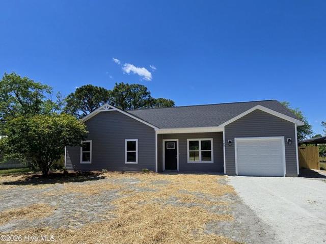 107 N Queen St, Hubert, NC 28539