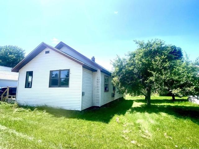 107 New Elm St, Manistique, MI 49854
