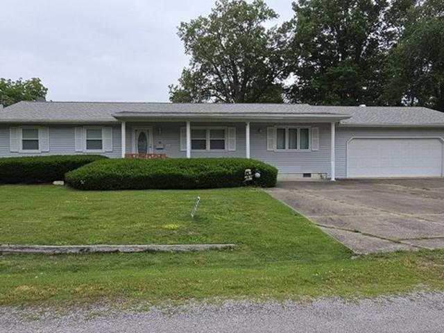 107 S 10th St, Benton, IL 62812