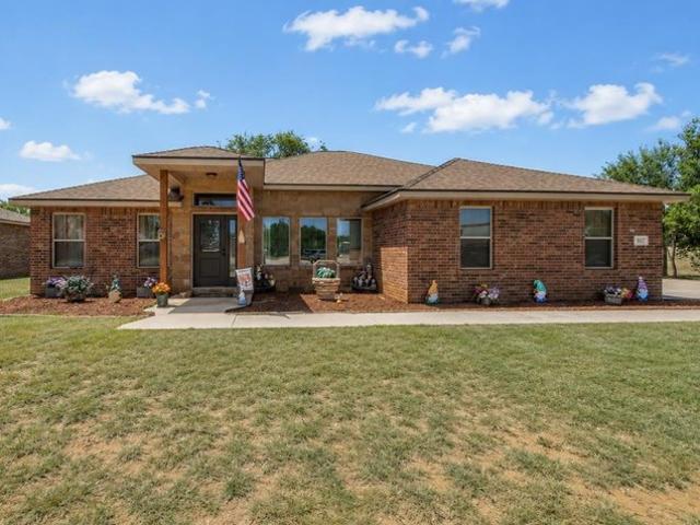 107 S Echols Dr, Coahoma, TX 79511