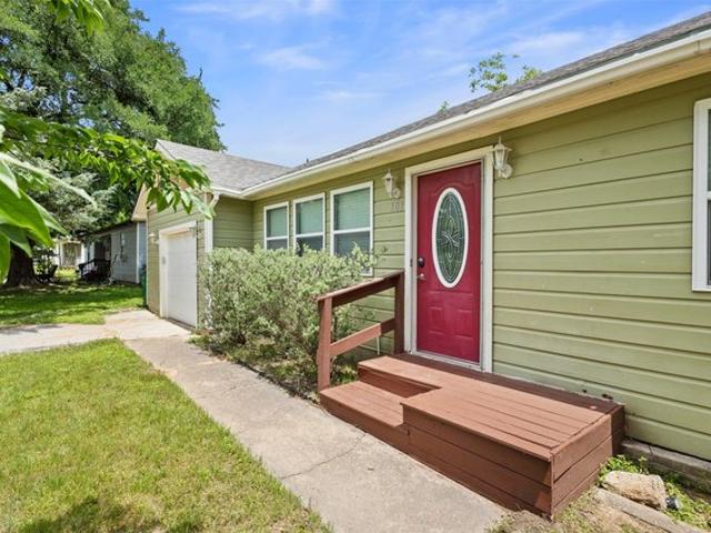 107 S Flower Ln, Chico, TX 76431