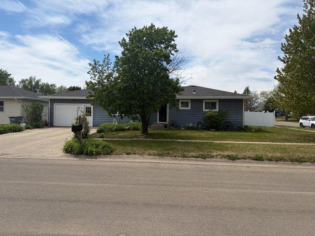 107 S Harrington St, Ainsworth, NE 69210