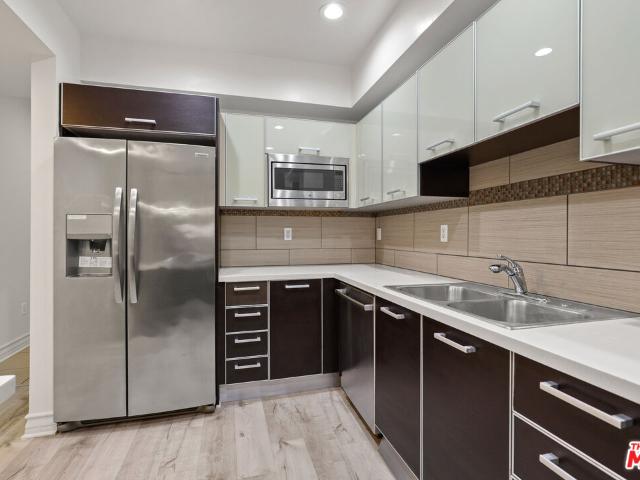 107 S Sweetzer Ave, Unit 304, Los Angeles, CA 90048 | MLS #25615 | Compass