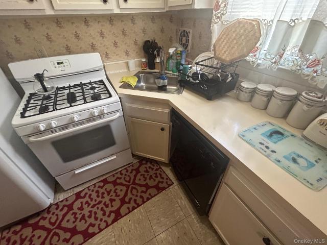 107 Sneden Place W 107