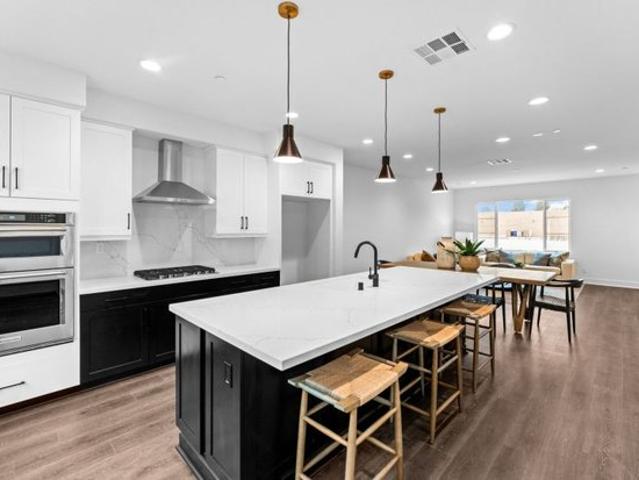 107 Sorrel Ct, Burbank, CA 91506