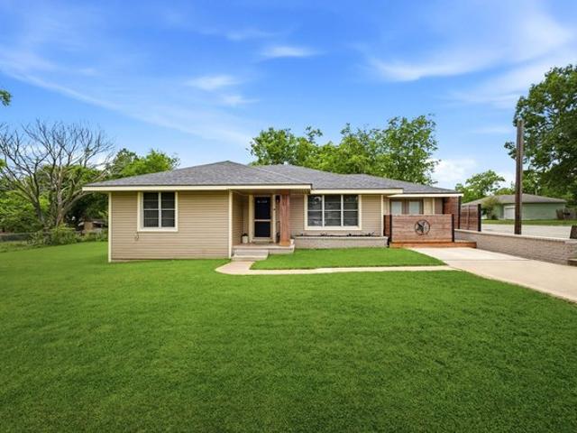 107 Sayles St, Brenham, TX 77833