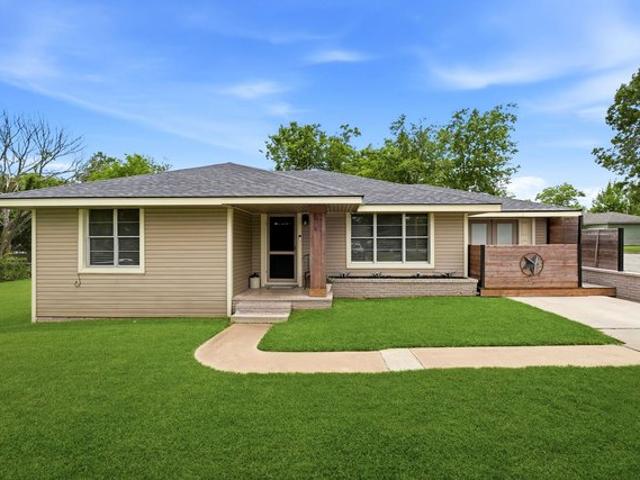 107 Sayles St, Brenham, TX 77833
