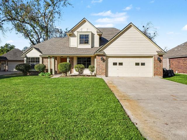107 Sandalwood Dr, Lake Jackson, TX 77566 | MLS #71593 | Compass