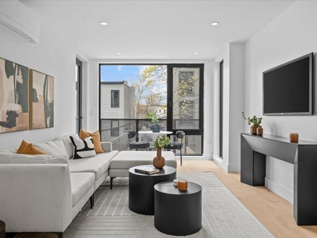 107 Schaefer St Unit 2B, Brooklyn, NY 11207
