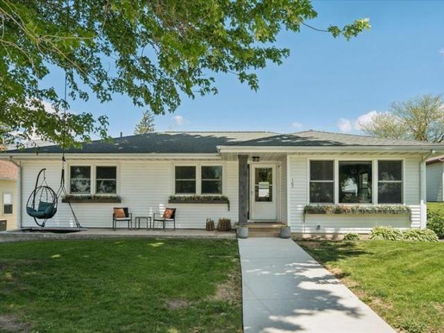 107 SE 1st St, Epworth, IA 52045