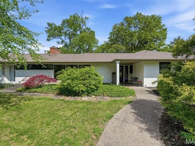 107 Stoneyside Ln, Olivette, MO 63132