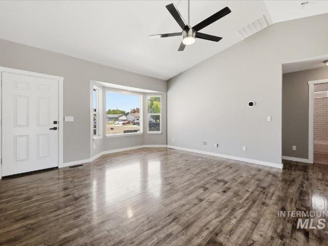 107 Sunridge Dr