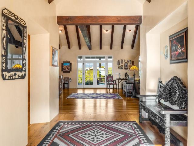 107 Paseo del Conejo