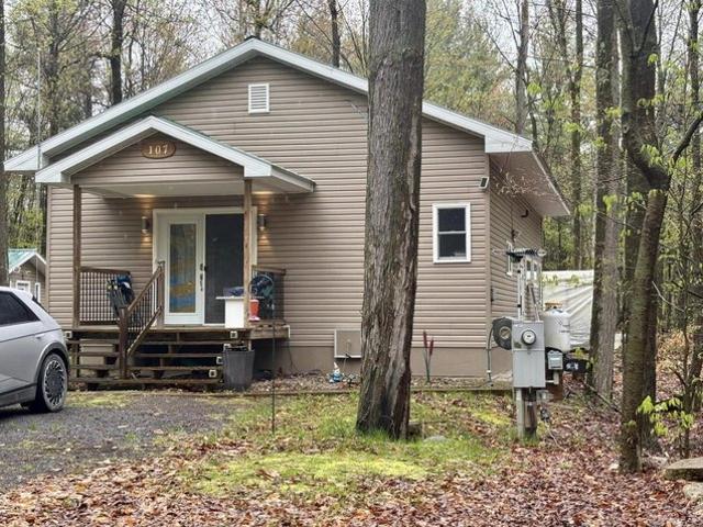 107 Pinewood Dr, Altona, NY 12910