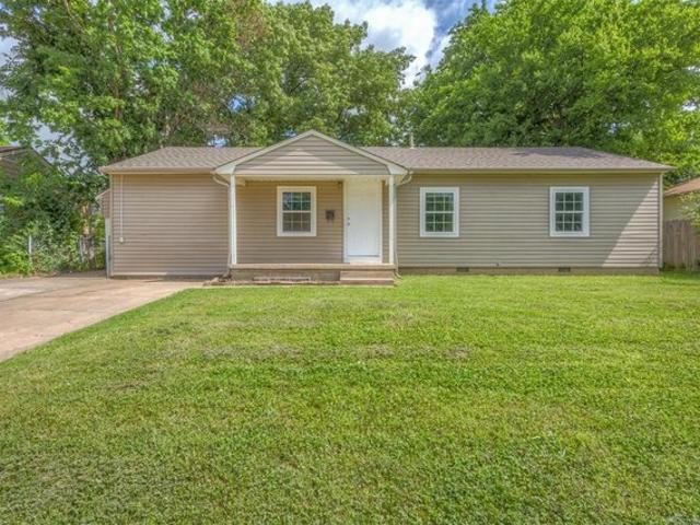 107 W 7th St, Owasso, OK 74055
