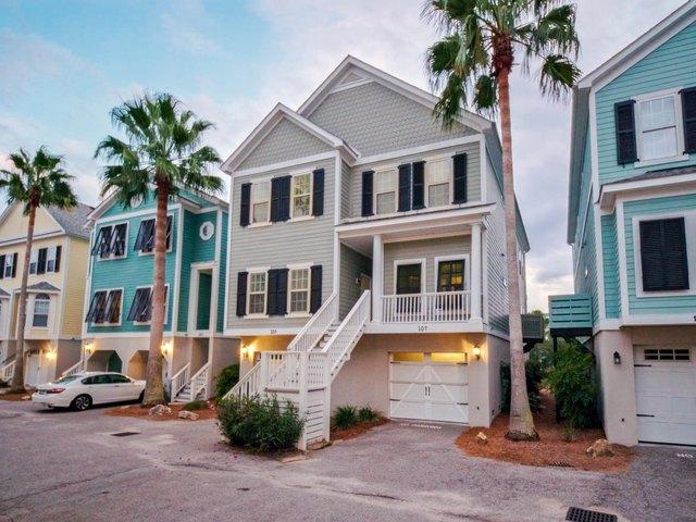 107 W 2nd St, Folly Beach, SC 29439