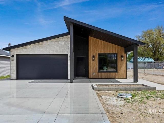 107 W 3rd St, Declo, ID 83323