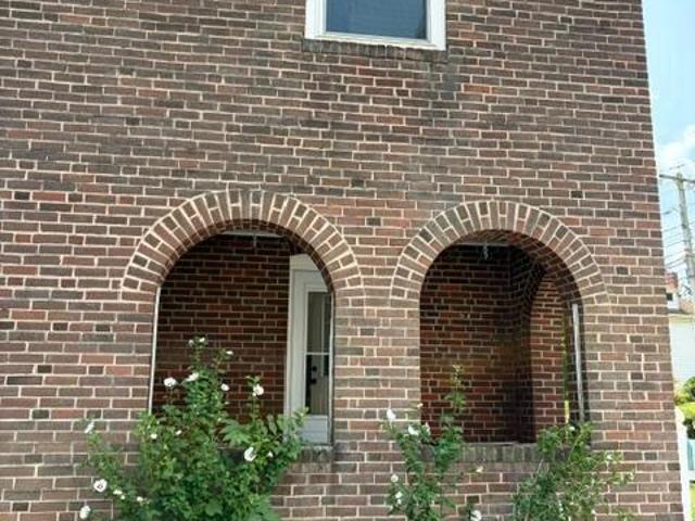 107 W Circular Avenue