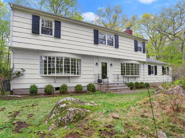 107 W Haviland Ln, Stamford, CT 06903