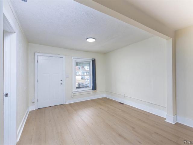 107 W Hayes Avenue