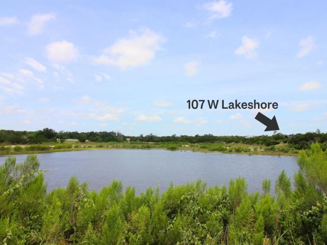 107 W Lakeshore Dr