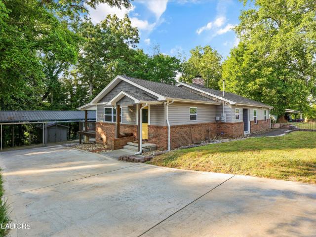 107 W Magnolia Lane