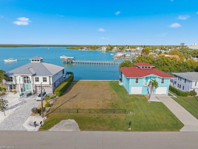 107 W Pago Dr, Naples, FL 34113 | MLS #226005 | Compass
