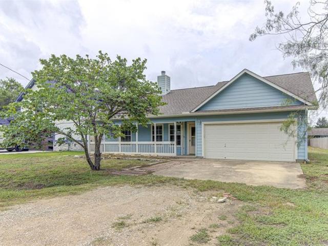 107 W Pauwela Ln, Bastrop, TX 78602